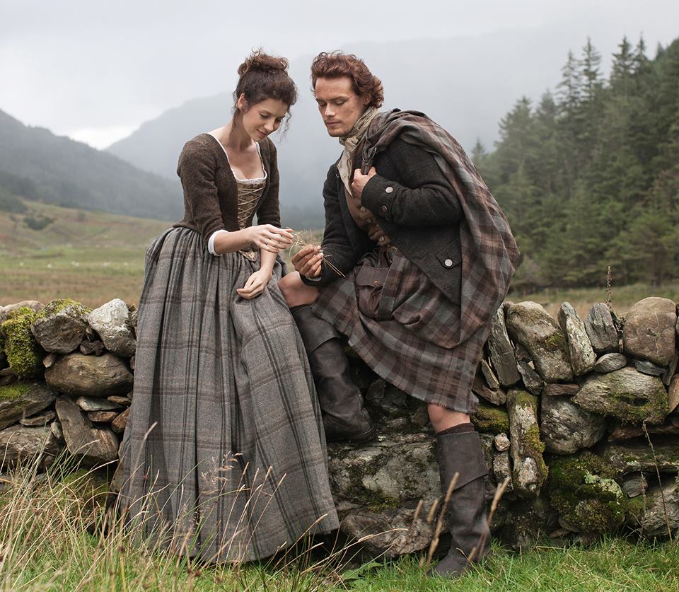 Breaking down the first pic of Jamie and Claire in Outlander